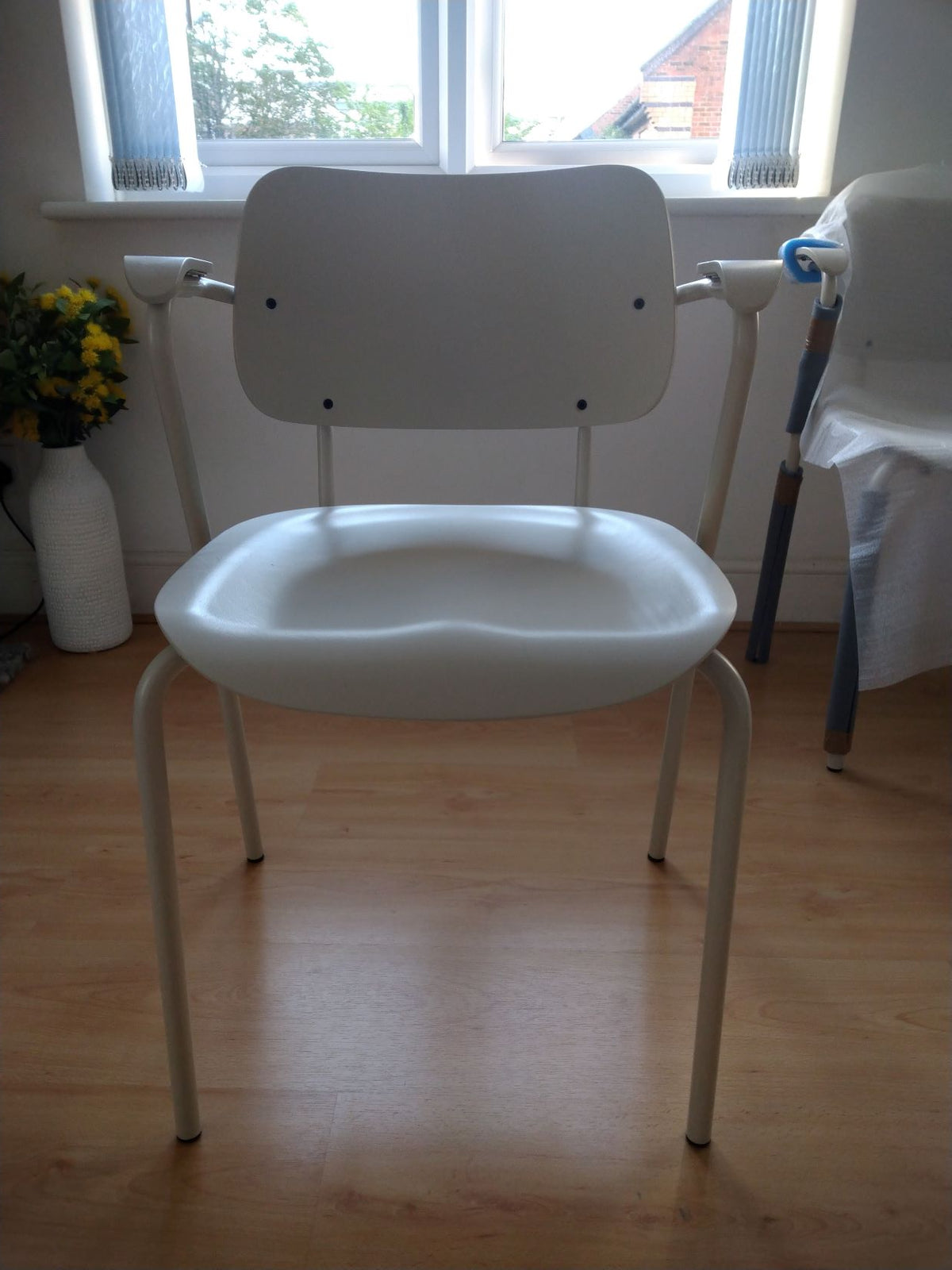 A Pair of Lukki Chairs by Artek – LOT.co.uk